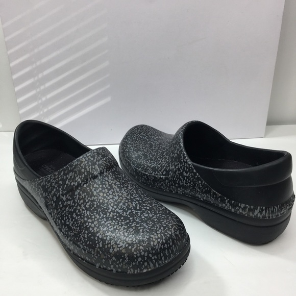 CROCS | Shoes | Crocs Neria Pro Ii Graphic Hospital Work Clogs | Poshmark